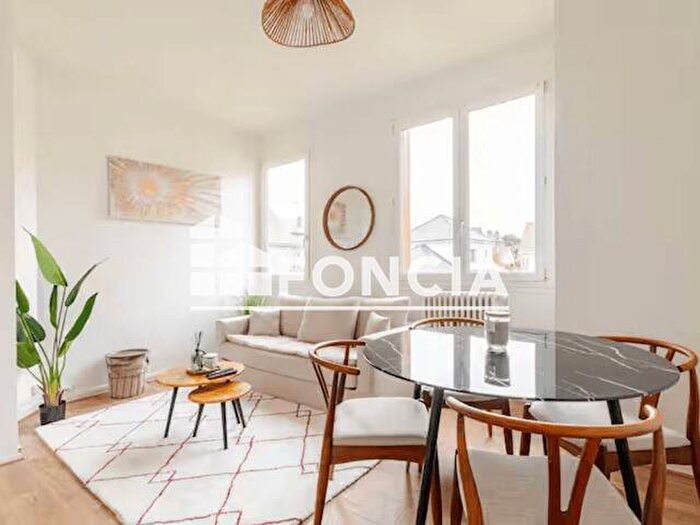 Appartement à louer - Langevin-Barbusse, Saint-Étienne-du-Rouvray - 4 pièces - 3 chambres