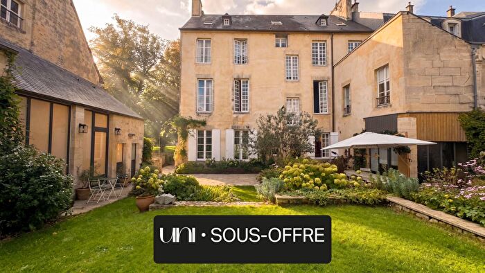 Bayeux, Centre-ville, Saint-Jean : Maison 11 pièces à vendre