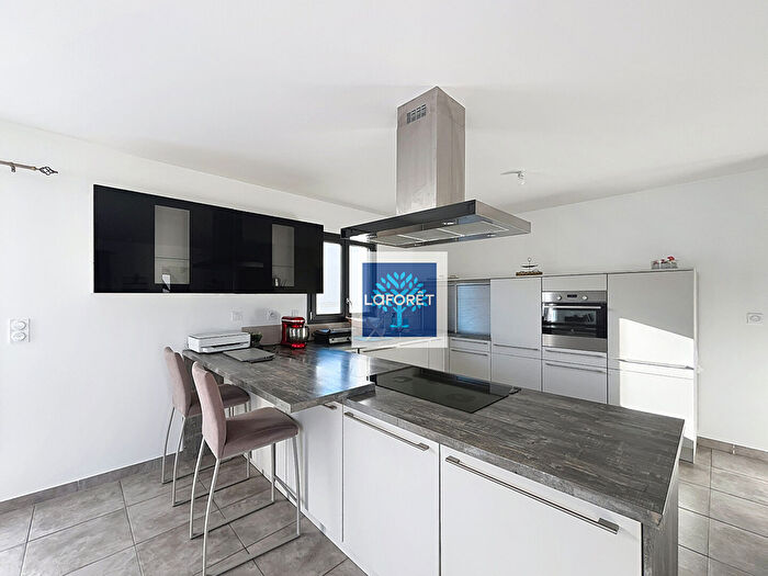 Maison à vendre - Bussac-Forêt - 4 pièces - 3 chambres