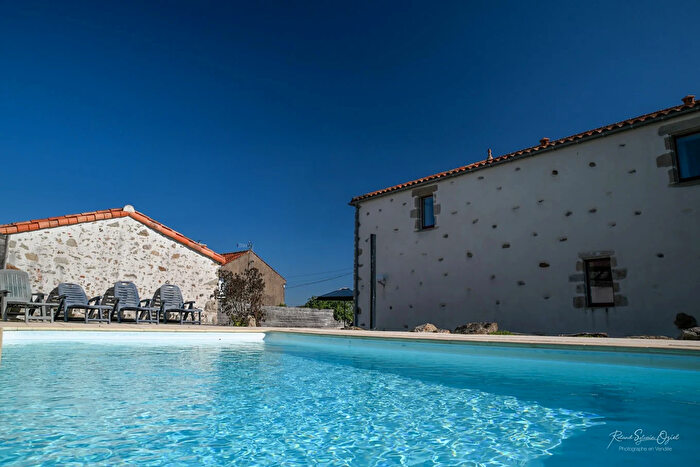 Maison à vendre - Le Poiré-sur-Vie - 4 pièces - 3 chambres