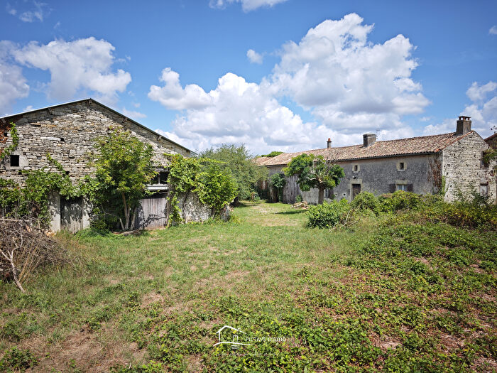 Maison à vendre - Vanzay - 4 pièces - 3 chambres