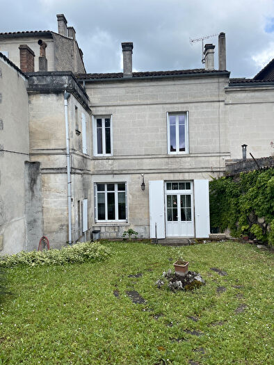Maison 9 pièces à Cognac, Centre-ville, Gare, à vendre