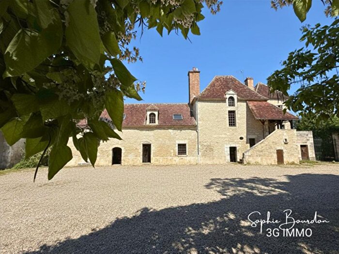 Maison 13 pièces à vendre à Escolives-Sainte-Camille