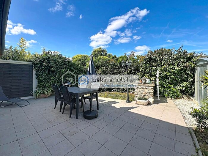 Maison 4 pièces à Le Coudray-Montceaux, à vendre
