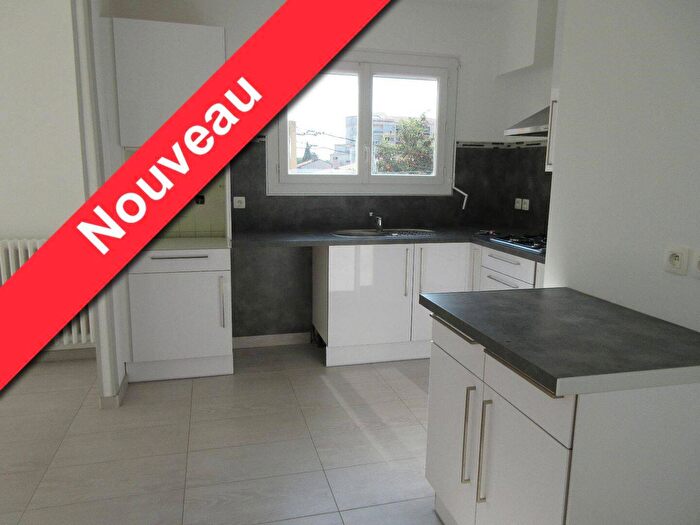 Appartement à louer - Les Platanes, Perpignan - 3 pièces