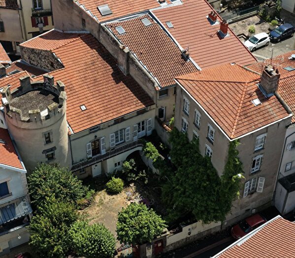 Maison 12 pièces à vendre - Les Martres-de-Veyre