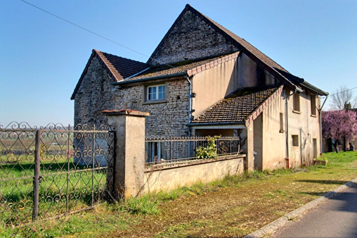 Maison à vendre - Savigny-sur-Grosne - 6 pièces - 5 chambres