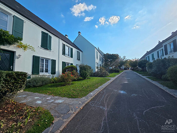 Maison 6 pièces à Rueil-Malmaison, Buzenval, à louer