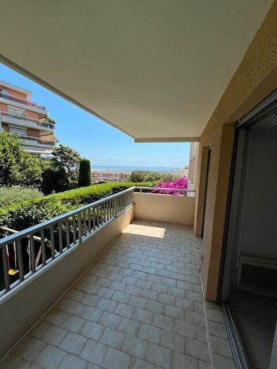 Appartement à louer - Corniche Fleurie, Nice - 3 pièces - 2 chambres