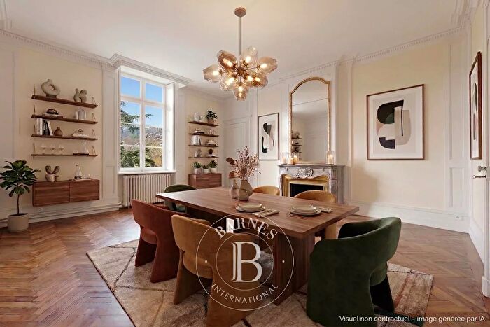 Rochetaillée-sur-Saône : Appartement 7 pièces à vendre
