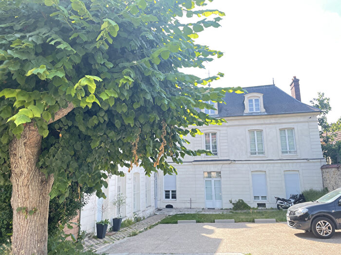 Appartement 1 pièce à vendre à Saint-Ouen-l'Aumône, Eglise