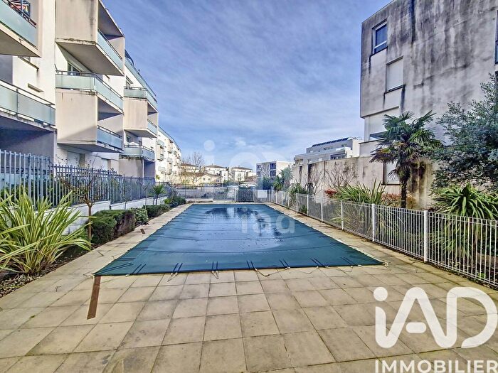 Appartement à louer - Zone Industrielle Quatre Pavillons-La Gardette, Lormont - 1 pièce