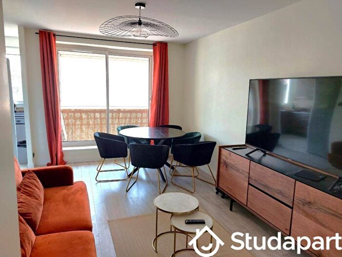 Appartement à louer - Croix Luizet, Villeurbanne - 1 pièce - 2 chambres