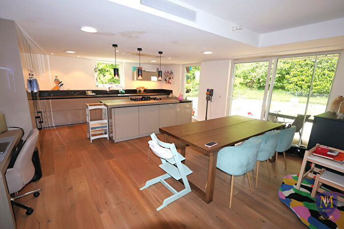 Appartement à vendre - Hégenheim - 5 pièces - 3 chambres