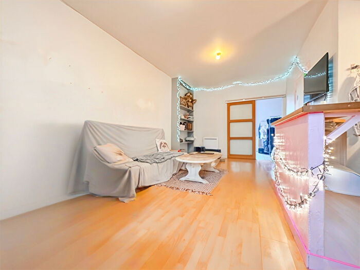 Appartement à vendre - Quartiers Centre, Saint-Hélier, Gare - 2 pièces - 1 chambre