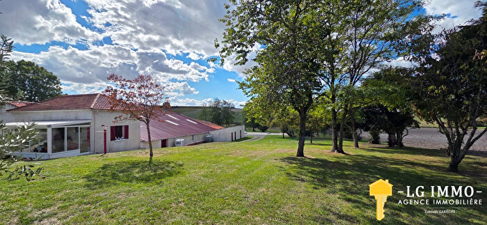 Chenac-Saint-Seurin-d'Uzet : Maison 4 pièces à vendre