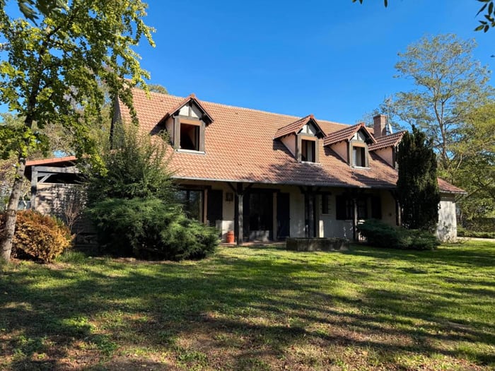 Maison 9 pièces à Thevet-Saint-Julien, à vendre