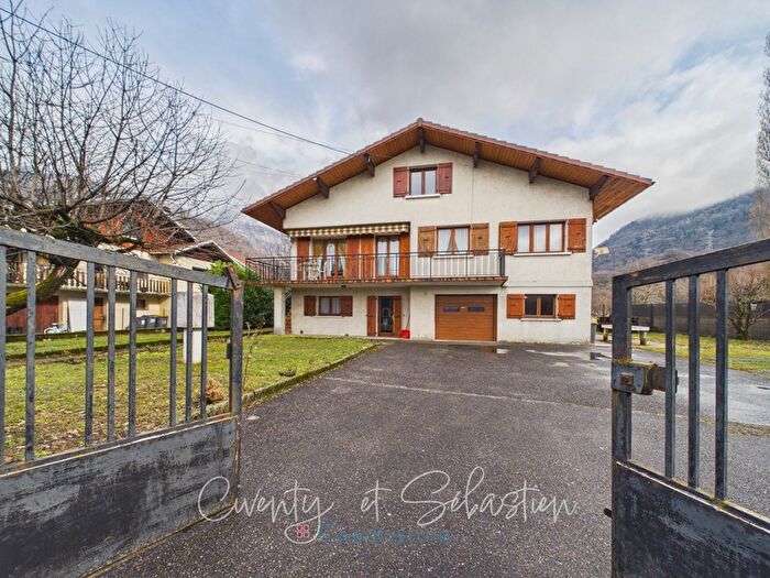 Maison à vendre - Albertville, Plaine de Conflans - 8 pièces - 7 chambres