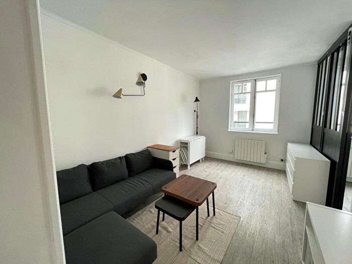 Appartement 1 pièce à La Fourche-Guy Môquet, Paris ème arrondissement, à louer