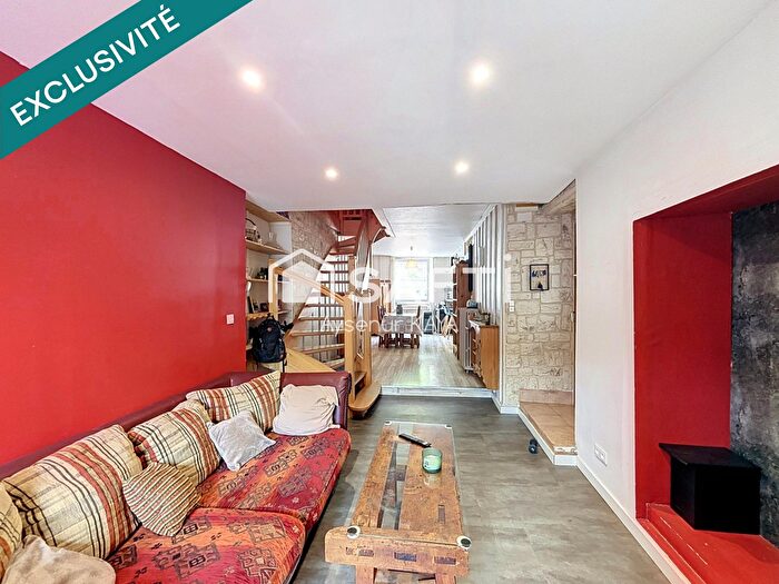 Maison 7 pièces à Saint-Claude, à vendre