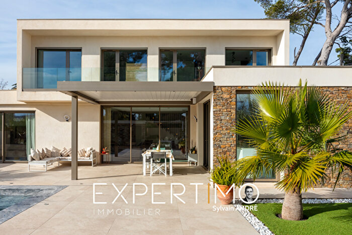 Maison à vendre - Marseille e  - 9 pièces - 7 chambres