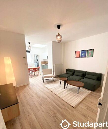 Appartement à louer - Cheminots-Acacias-Faubourg de Lille, Valenciennes - 1 pièce - 4 chambres