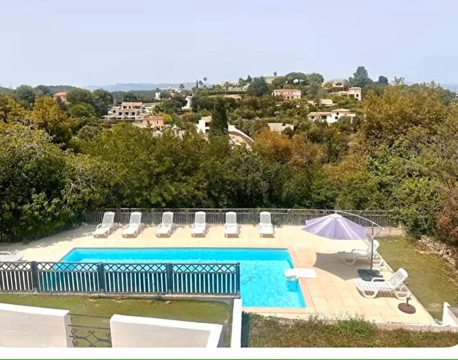 Maison à louer - La Maure-Super Cannes, Vallauris - 9 pièces - 7 chambres