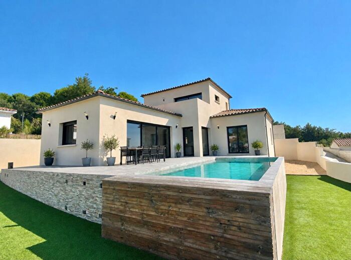 Villeneuve-lès-Avignon, Centre-ville, Stade : Maison 5 pièces à vendre