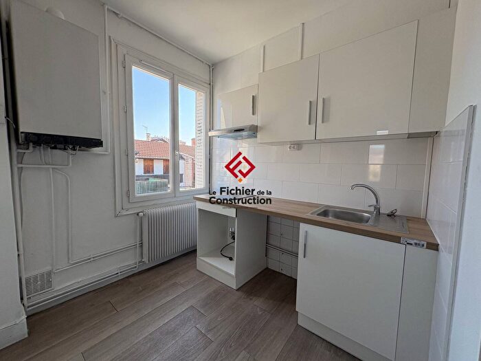 Appartement à louer - Croix Rouge-Portail-Rouge Sémard, Saint-Martin-dHères - 3 pièces - 2 chambres