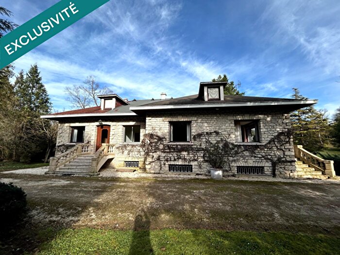 Maison à vendre - Nersac - 10 pièces - 4 chambres