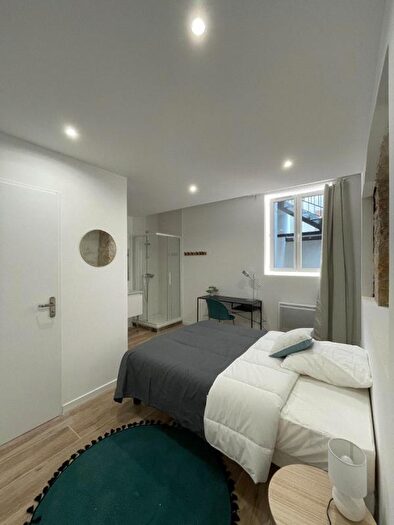 Appartement à louer - Marseille er , Chapitre - 6 pièces - 1 chambre