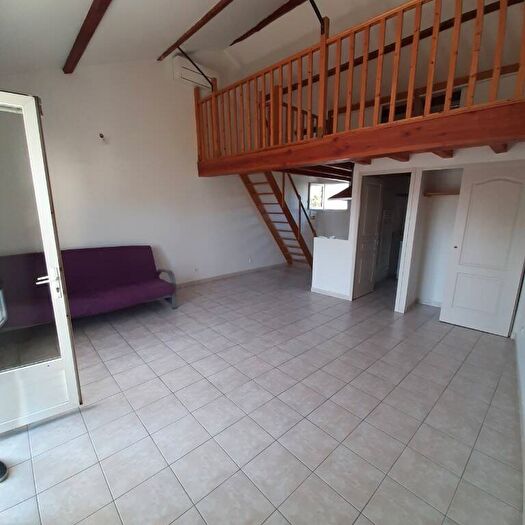 Appartement à louer - Saint-Saturnin-lès-Avignon - 1 pièce