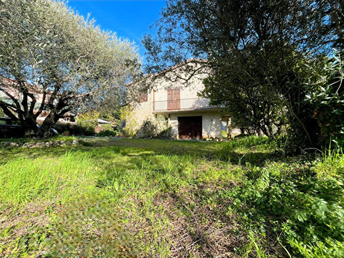 Maison à vendre - Carros - 5 pièces - 3 chambres