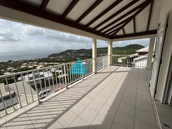Appartement 4 pièces à Les Trois-Îlets, à louer