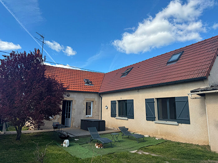 Maison à vendre - Villeneuve-sur-Allier - 5 pièces - 4 chambres