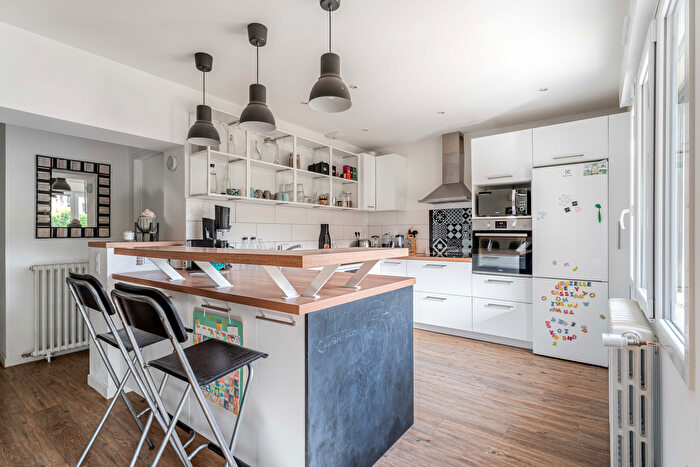 Maison à vendre - Saint-Romain-au-Mont-dOr - 6 pièces - 5 chambres