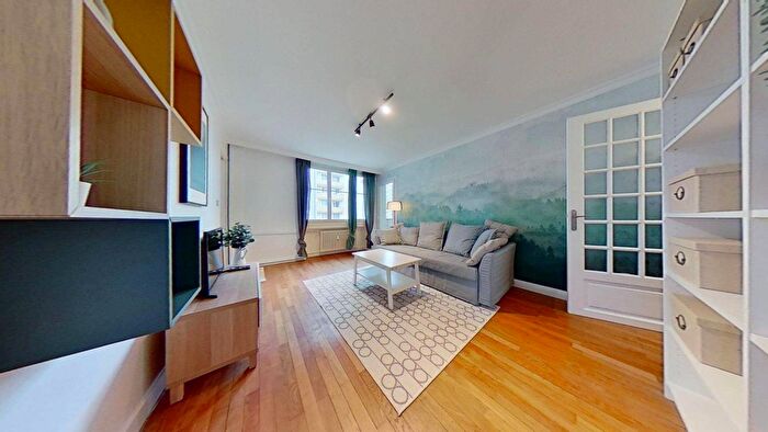 Appartement à louer - Laënnec, Lyon ème arrondissement - 4 pièces - 3 chambres