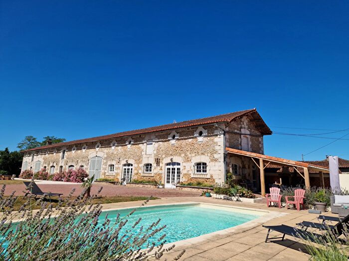 Maison à vendre - Suaux - 5 pièces - 4 chambres