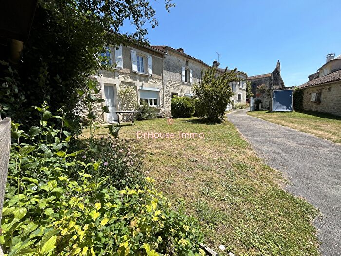 Maison à vendre - Sireuil - 8 pièces - 5 chambres