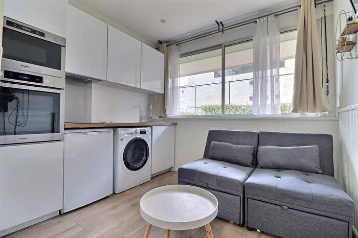 Neuilly-sur-Seine, Parc de Neuilly : Appartement 1 pièce à vendre