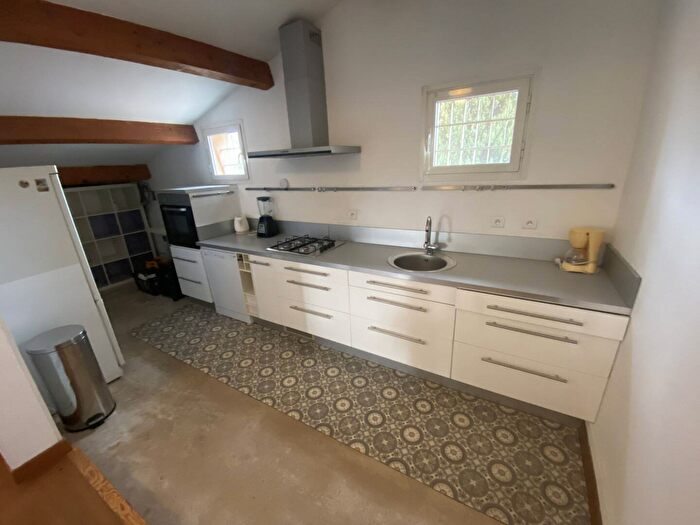 Appartement à louer - Arles - 3 pièces - 2 chambres