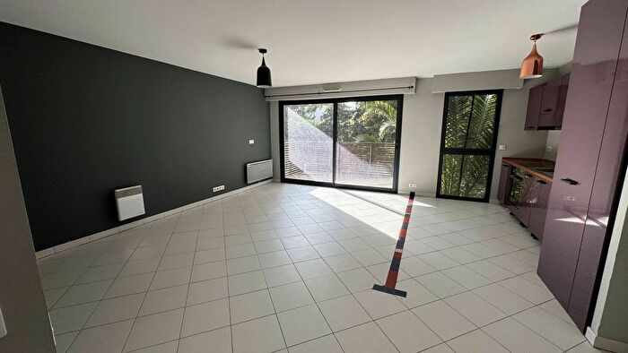 Appartement à louer - Le Village, Valbonne - 2 pièces - 1 chambre