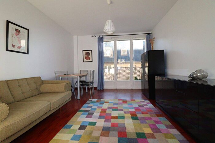 Appartement à louer - Versailles - 3 pièces - 2 chambres