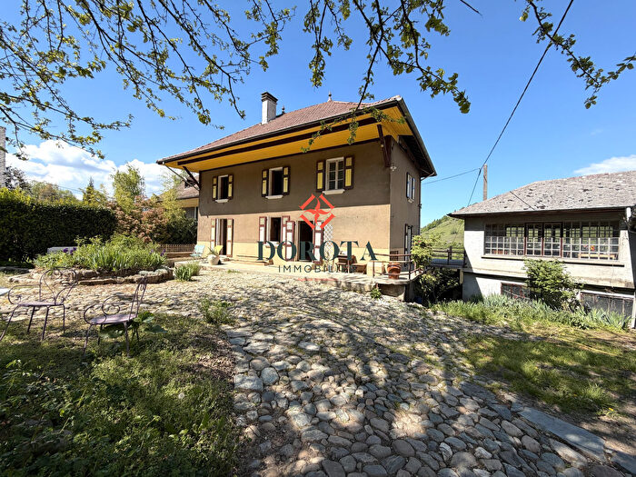 Maison 8 pièces à vendre à Saint-Jean-le-Vieux