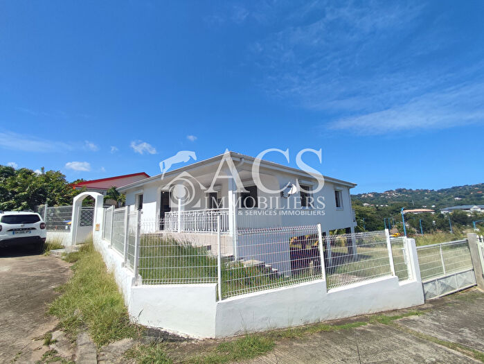 Maison à louer - Le Robert - 4 pièces - 3 chambres