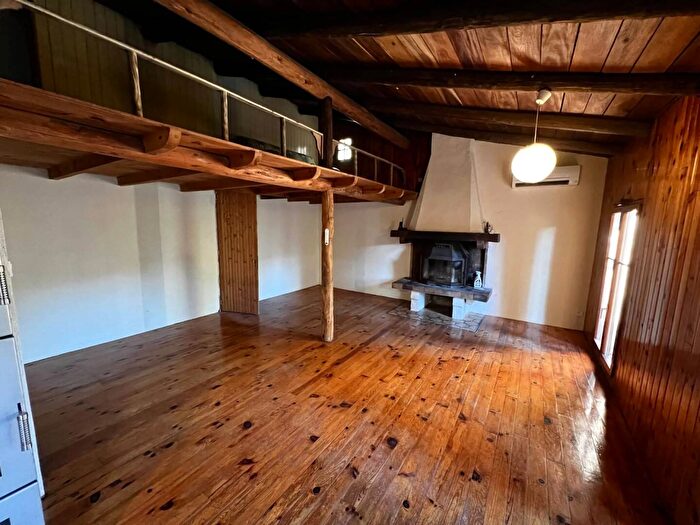 Maison 3 pièces à louer - Saint-Marc-Jaumegarde