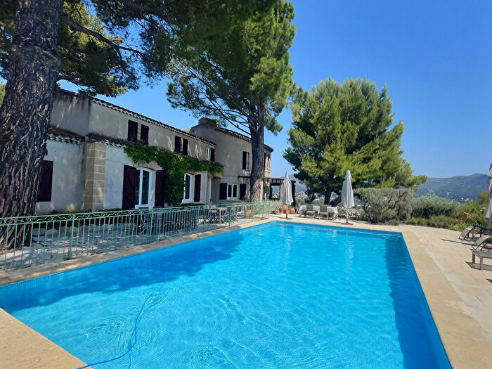 Maison à vendre - Plan-de-Cuques - 12 pièces - 10 chambres