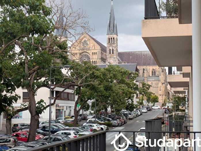 Appartement à louer - Barbâtre-Saint Remy-Verrerie, Reims - 1 pièce - 1 chambre