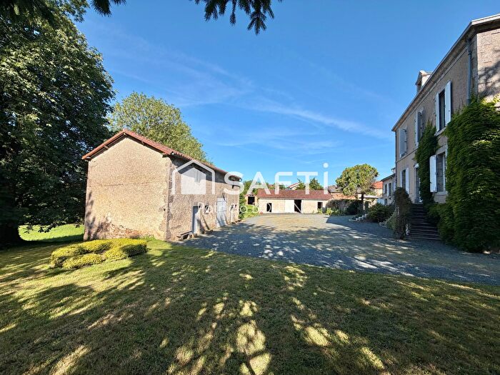 Maison 9 pièces à vendre à Saint-Paul-en-Gâtine