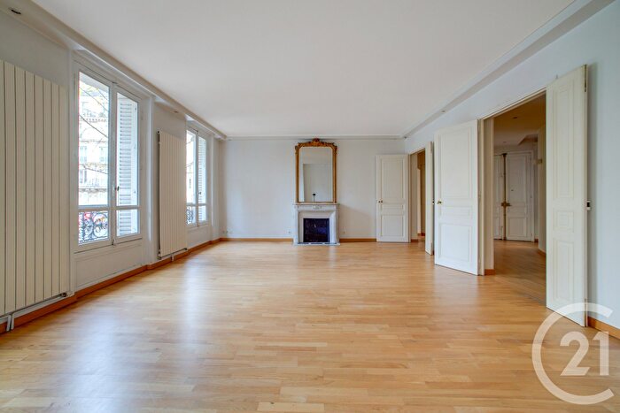 Appartement à vendre - Paris e , Europe - 6 pièces - 4 chambres